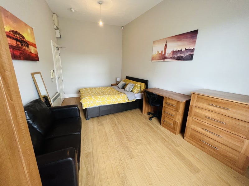 '2 X Luxury Rooms Near Qub/Mbc ' Room to Rent from SpareRoom