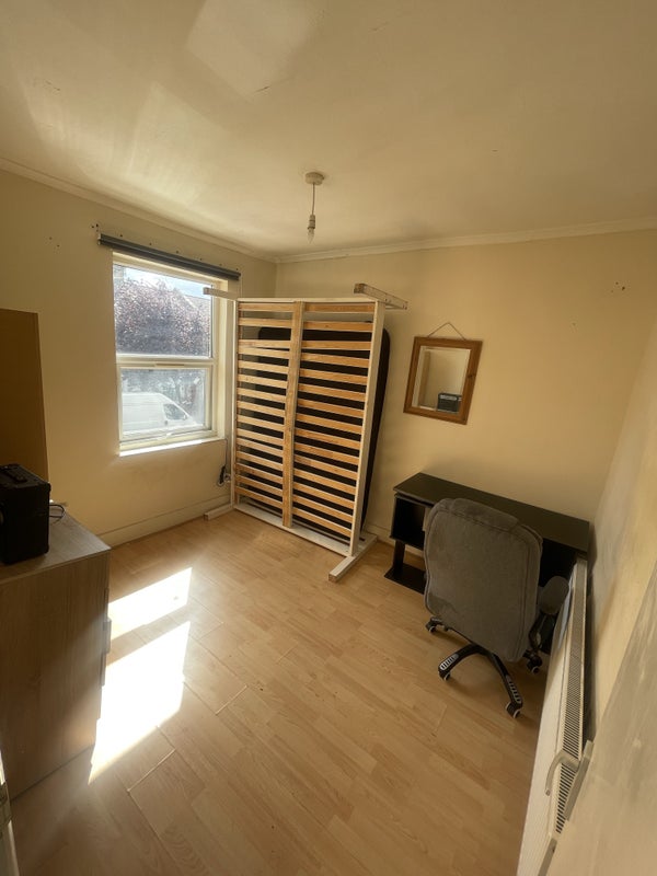 '1 Large Dbl Room In N18 - All Bills Included' Room to Rent from SpareRoom