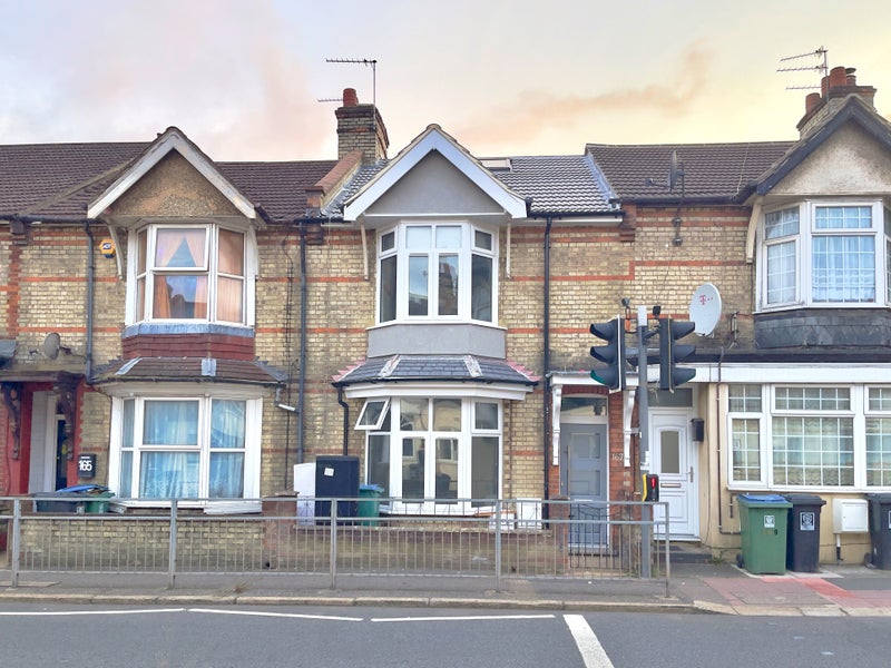 'Brand New Doublerooms Ready To Move Watford WD24' Room to Rent from ...