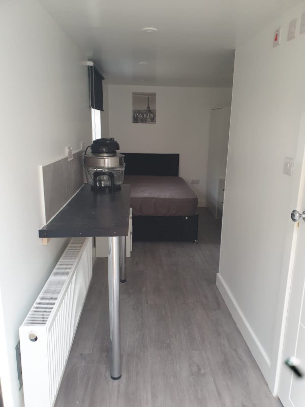 'Available Large Single Room En-suite (Sept)' Room to Rent from SpareRoom