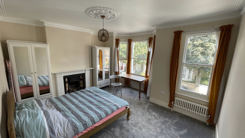 'Airy Double Room. By Clapham Common' Room to Rent from SpareRoom