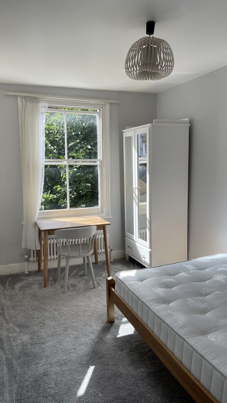 'Airy Double Room. By Clapham Common' Room to Rent from SpareRoom