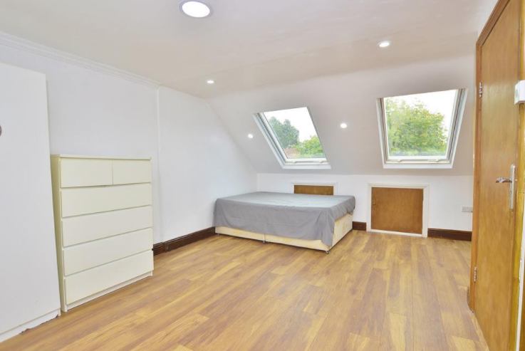 '1 Large Bedroom in Newham' Room to Rent from SpareRoom