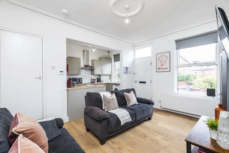 'Student - All Girls - Final Room' Room to Rent from SpareRoom