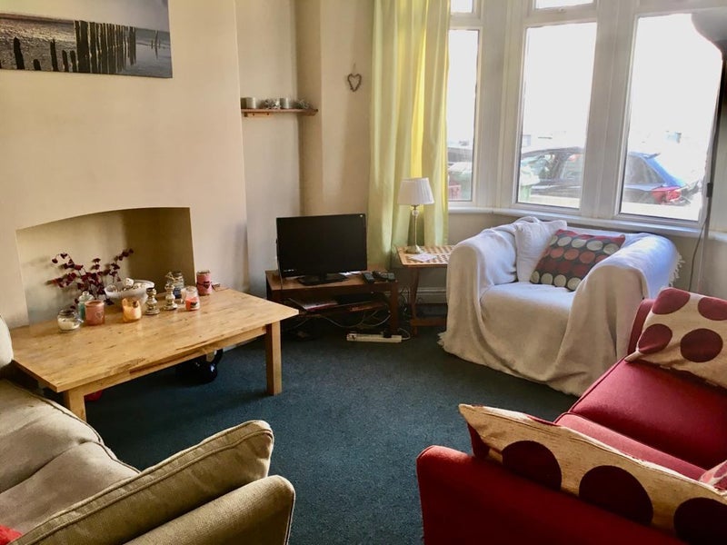 'Friendly house is looking for a female housemate' Room to Rent from ...