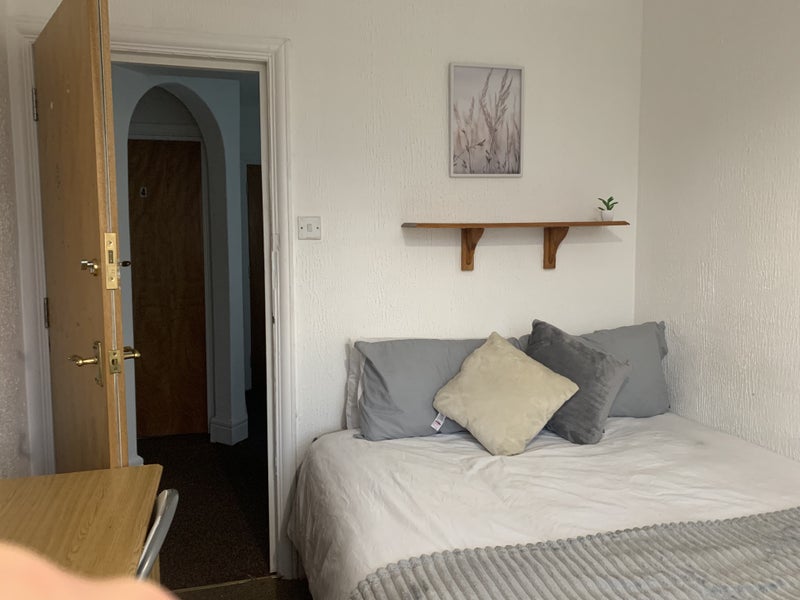 '🔥Large Luxury Rooms & Great Location!!🔥 HOL' Room to Rent from SpareRoom