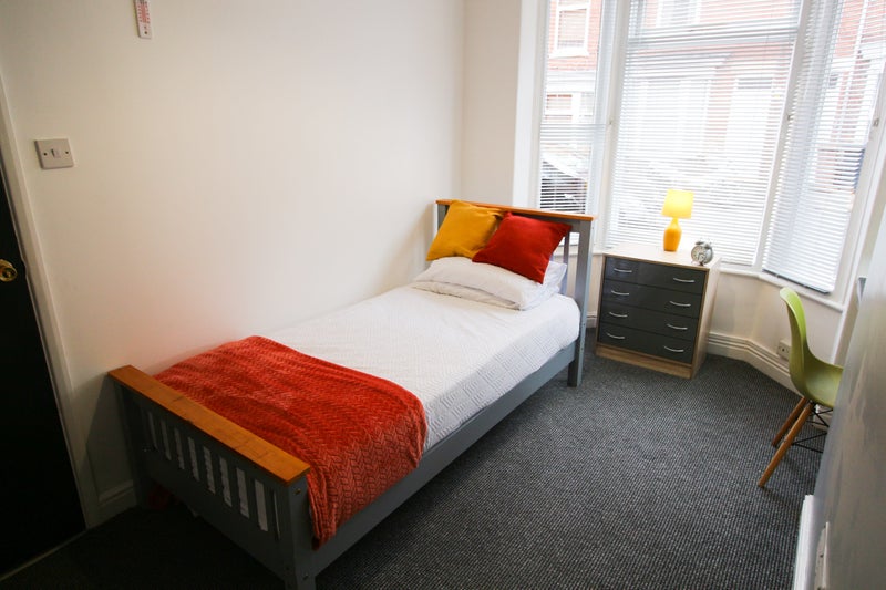 'Comfortable homely Single room available @Ln2 ' Room to Rent from ...