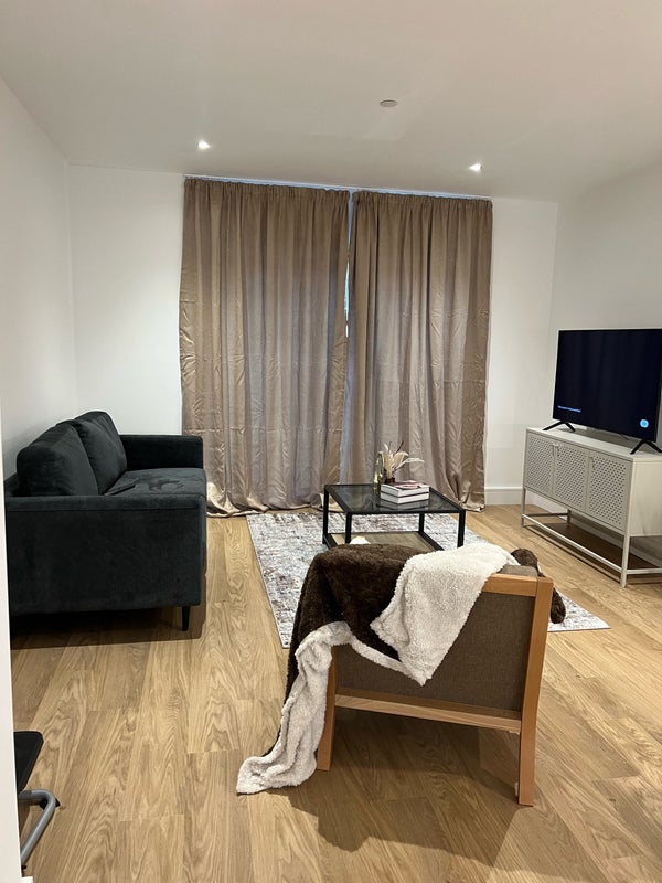 '1 room in 2BR B18 fully furnished flat ' Room to Rent from SpareRoom