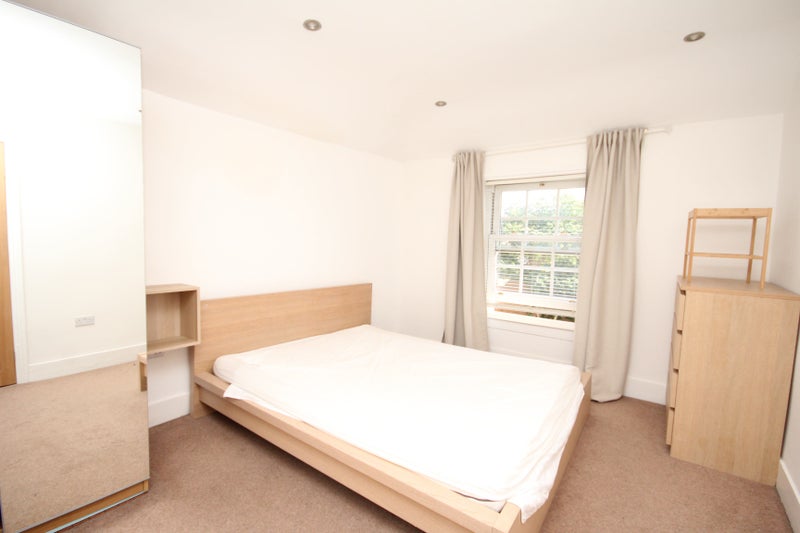 'Large 3 Bed Split Level Flat - Avail Now - Camden' Room to Rent from ...