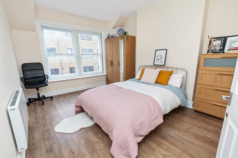 'Spacious Double Room In Liverpool Street Station' Room to Rent from ...