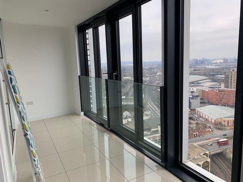 'Spacious room in a 2 bed 2 bath apartment' Room to Rent from SpareRoom