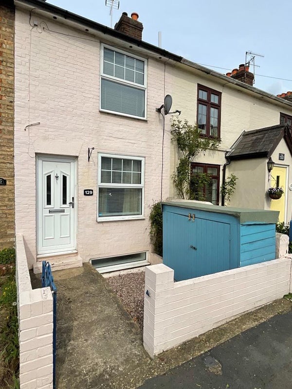 'Spacious 2 bedroom town house' Room to Rent from SpareRoom