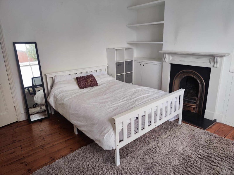 'Double Room in Friendly Balham House (bills inc)' Room to Rent from ...