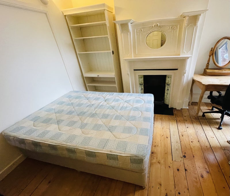 'Large Single And Double Rooms In A Beautiful House' Room to Rent from ...