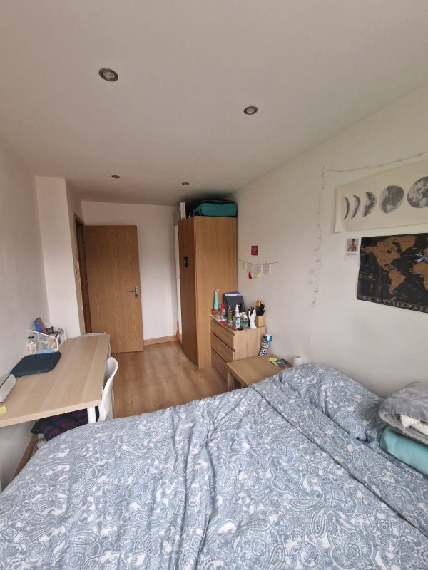 'Looking for housemate! Female and student!' Room to Rent from SpareRoom