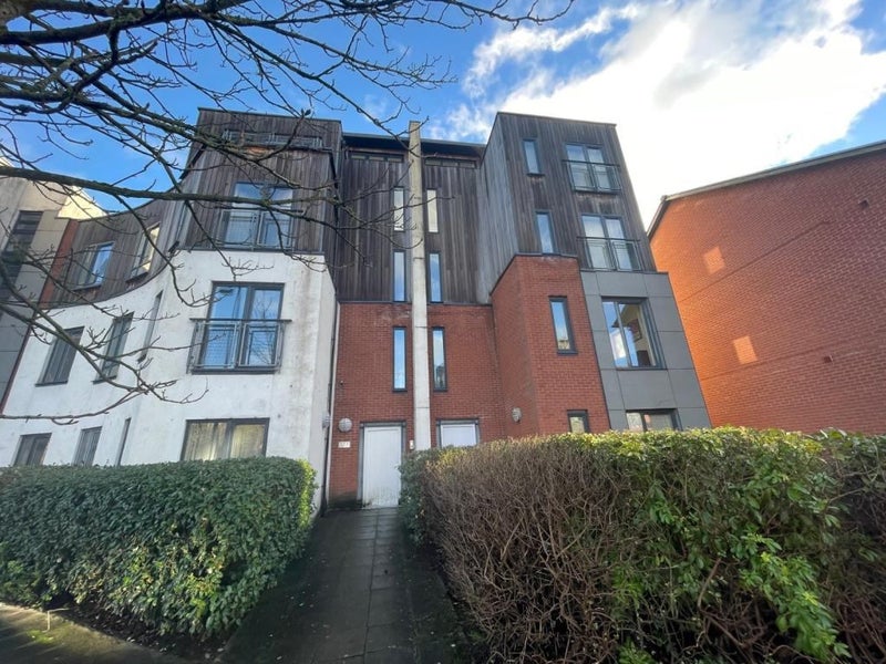 'Double Room Ensuite West Didsbury Bills All Inc ' Room to Rent from ...