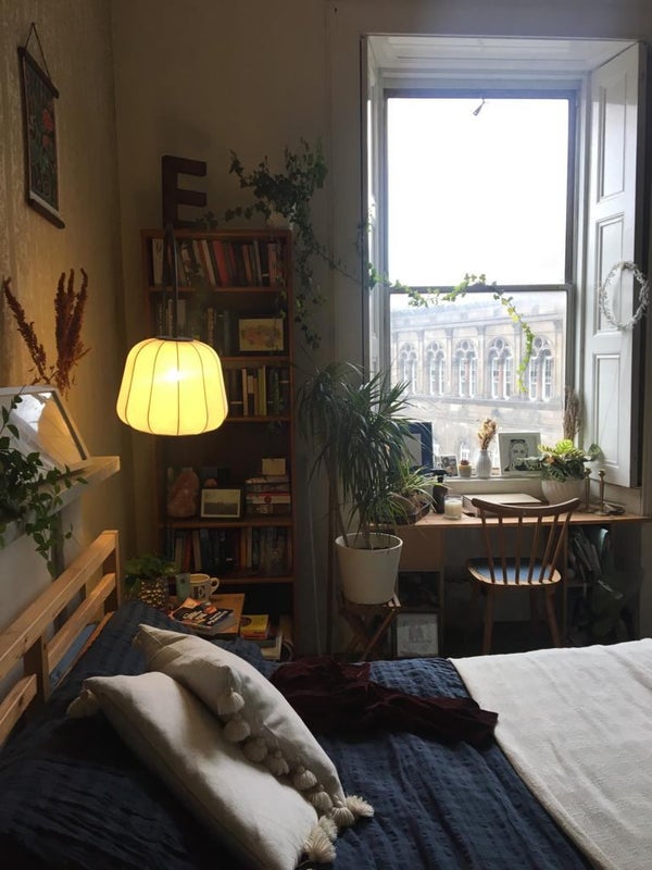 'Double room in spacious Old Town flat' Room to Rent from SpareRoom