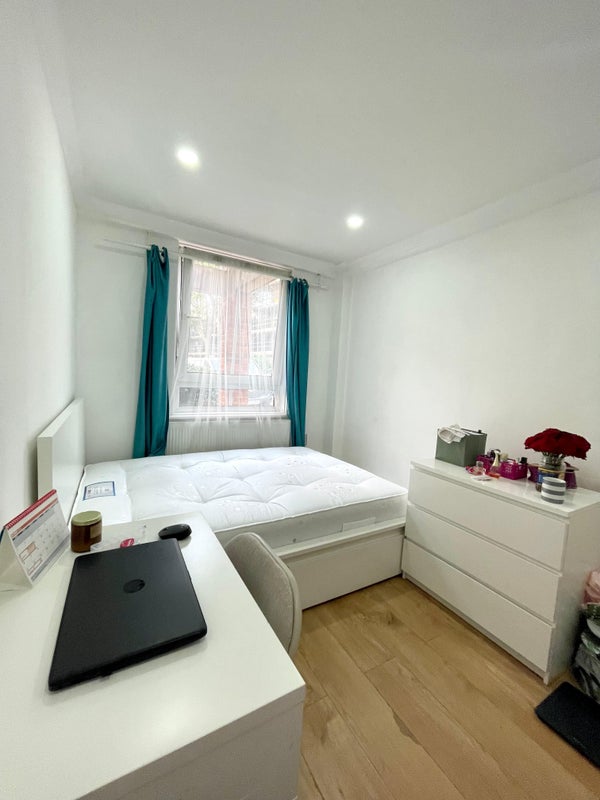 'Single Furnished Room Available Immediately!' Room to Rent from SpareRoom