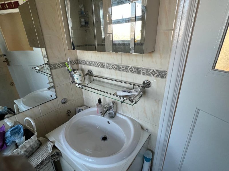 'Female Lodger required - large double room' Room to Rent from SpareRoom