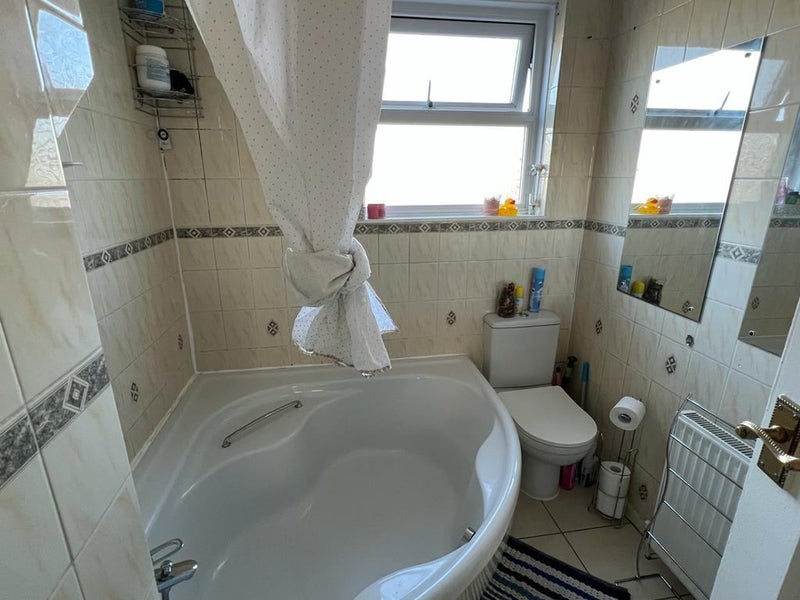 'Female Lodger required - large double room' Room to Rent from SpareRoom