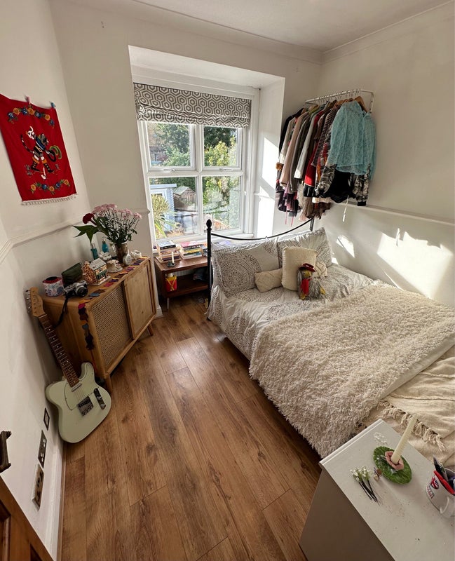 'Beautifully presented Edwardian two-bedroom flat' Room to Rent from ...
