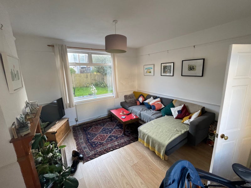 'Double Room in friendly Tooting Bec house ' Room to Rent from SpareRoom