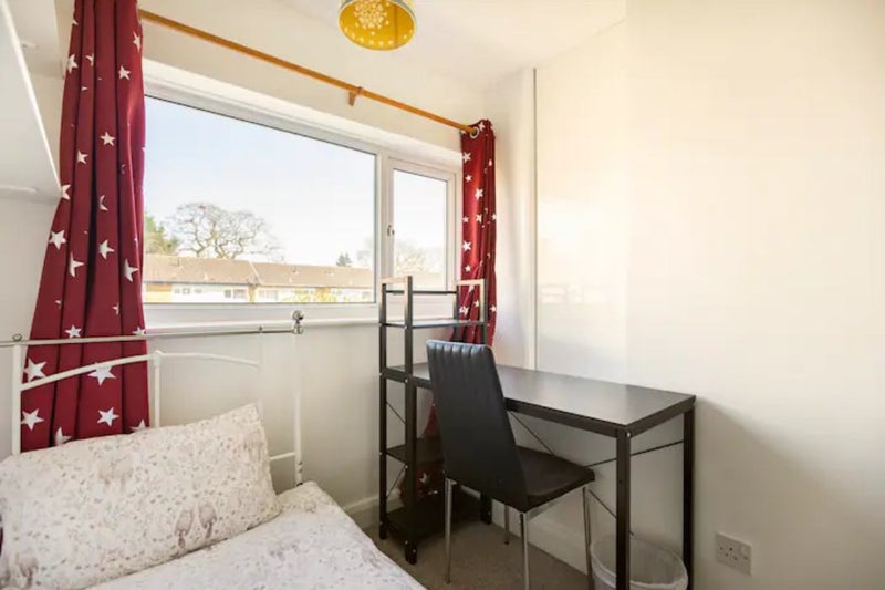 'Double room available in newly decorated Home' Room to Rent from SpareRoom