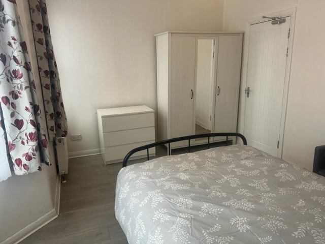'Spacious single bedroom room in shared house' Room to Rent from SpareRoom