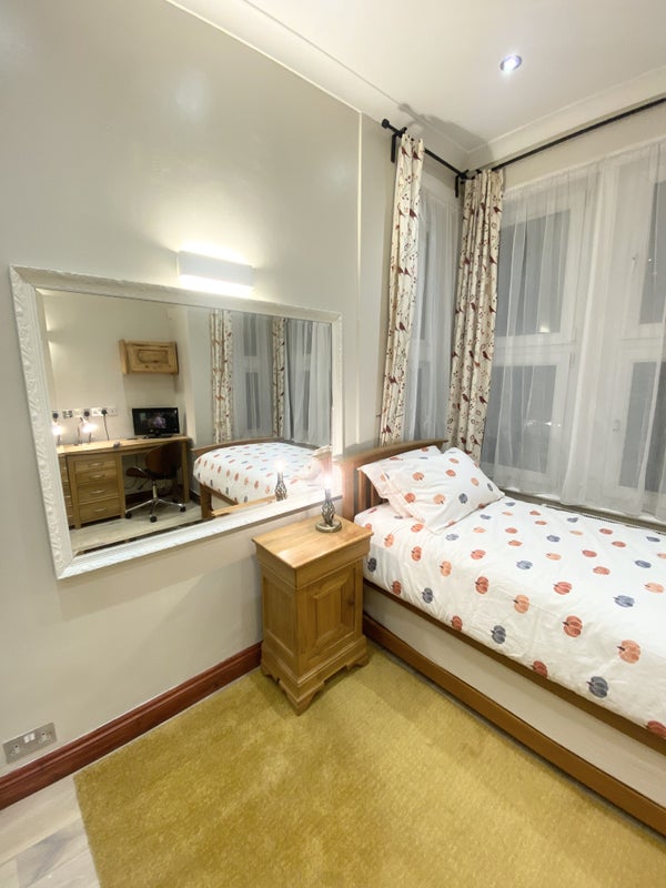 'En-suite double room to rent in W3 for one person' Room to Rent from ...