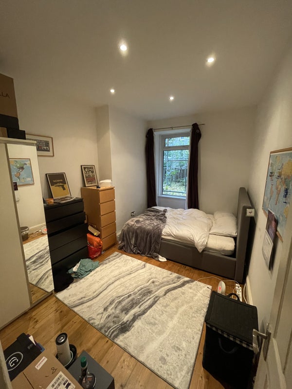 'Spacious 2 bedroom flat in a fantastic location' Room to Rent from ...