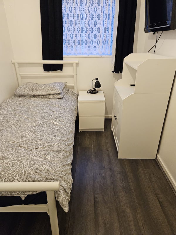'All inclusive Single Room Edmonton ' Room to Rent from SpareRoom