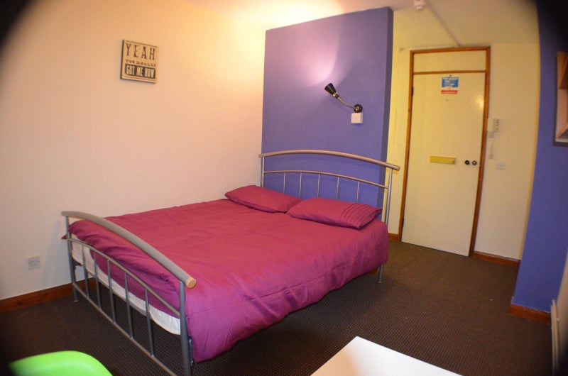 'Top location-hotel style room-One room left!' Room to Rent from SpareRoom