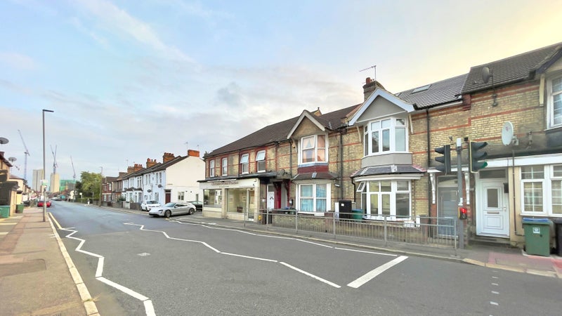 'Brand New Doublerooms Ready To Move Watford WD24' Room to Rent from ...