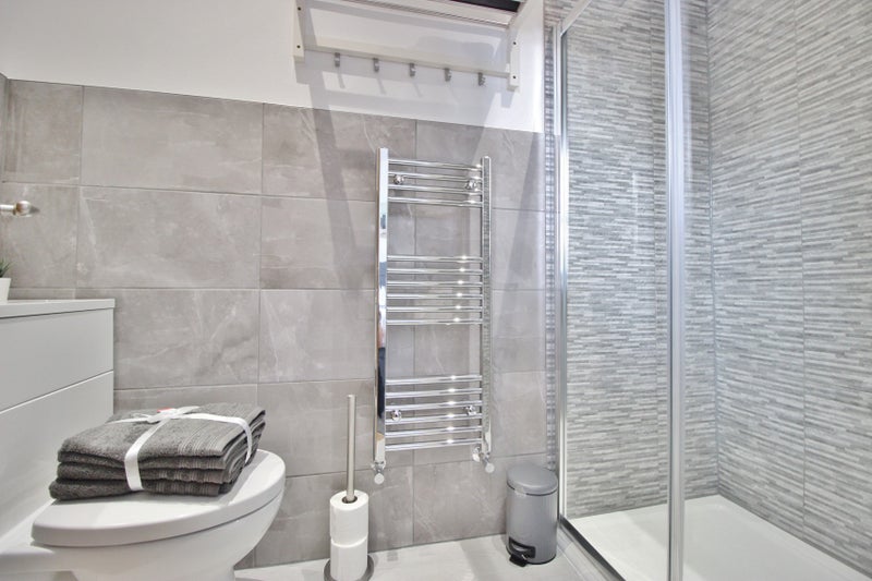 'Ensutie Room Walking Distance To Qah ! ' Room to Rent from SpareRoom