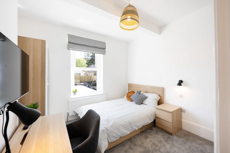 'High-End HMO, All En-suite Double Bedrooms! #36' Room to Rent from ...