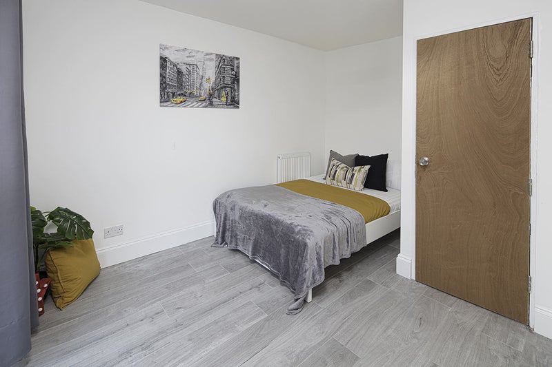 'Capstan Square - Room Available ' Room to Rent from SpareRoom