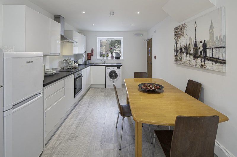 'Capstan Square - Room Available ' Room to Rent from SpareRoom