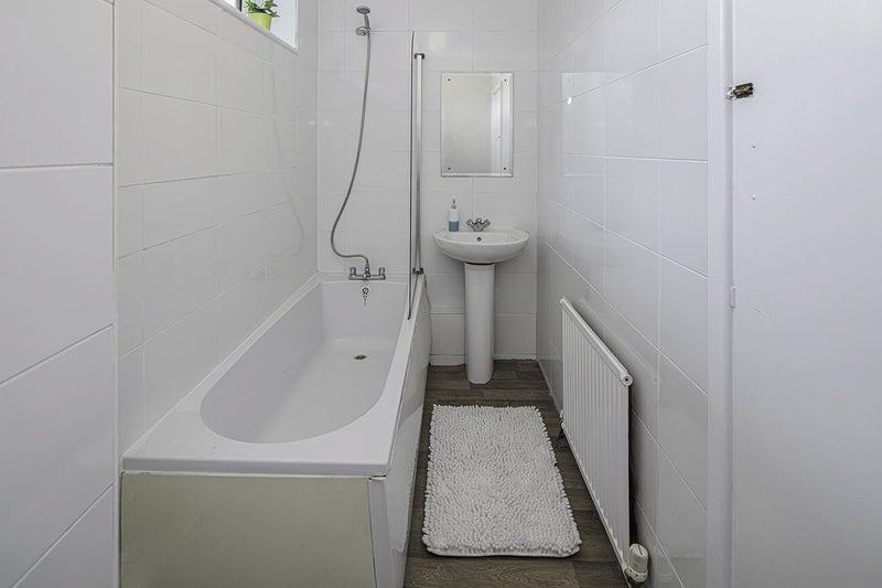 'Capstan Square - Room Available ' Room to Rent from SpareRoom