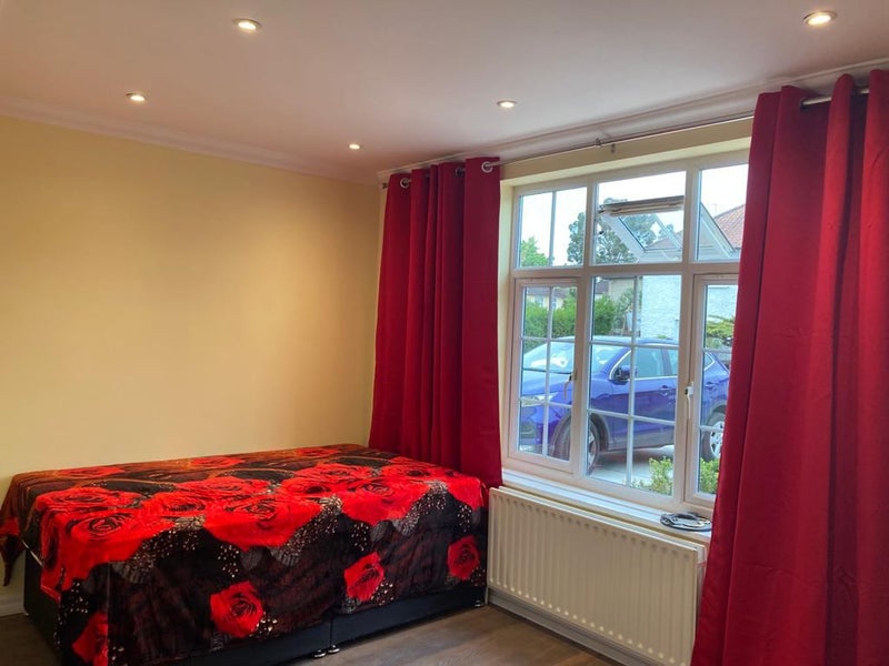 'Luxury Newly Refurb House in Edgware HA8' Room to Rent from SpareRoom