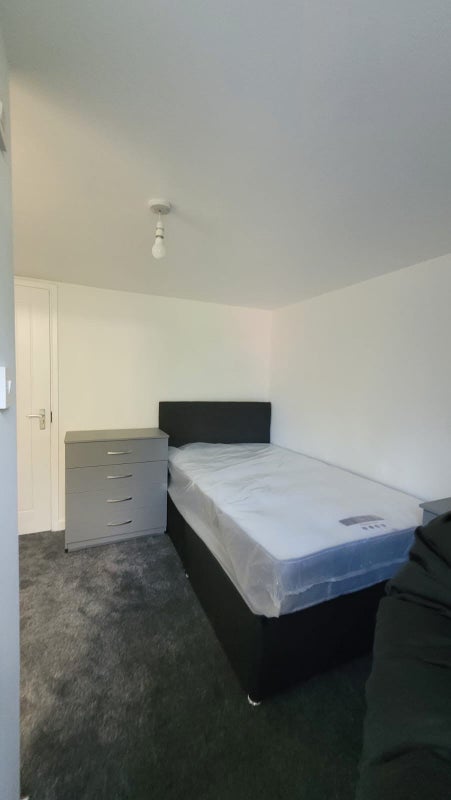 'Newly refurbished Selly Home ' Room to Rent from SpareRoom