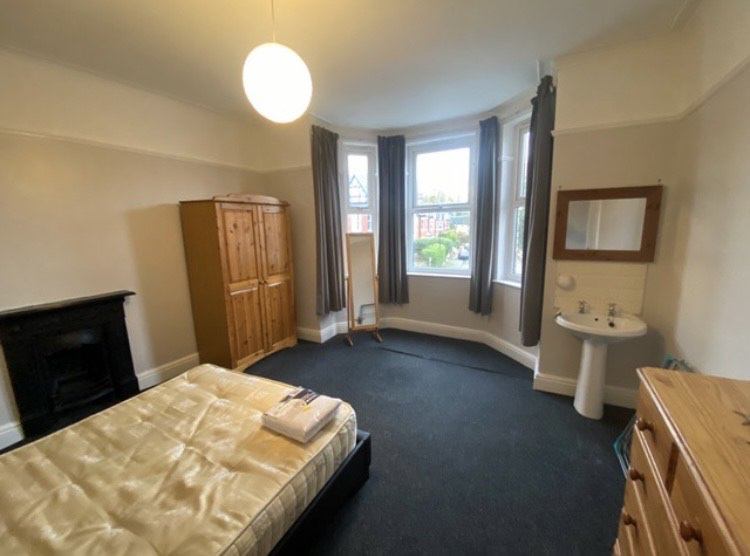 'Spacious room available in sociable Houseshare' Room to Rent from ...