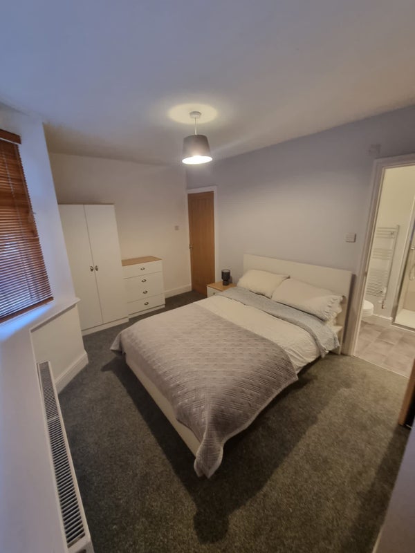 '2 Rooms Avaliable in All-Inclusive 🏠' Room to Rent from SpareRoom