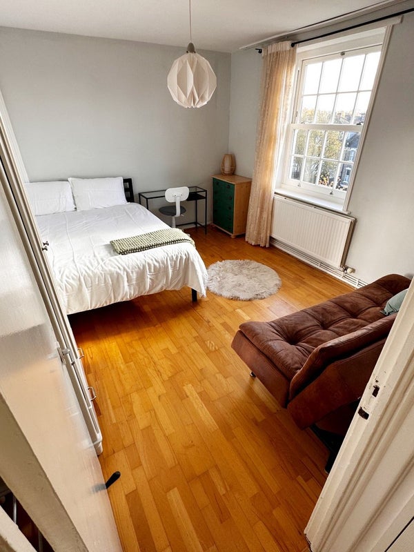 'A Huge Double Room ' Room to Rent from SpareRoom