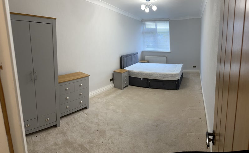 'Modern double rooms, ' Room to Rent from SpareRoom