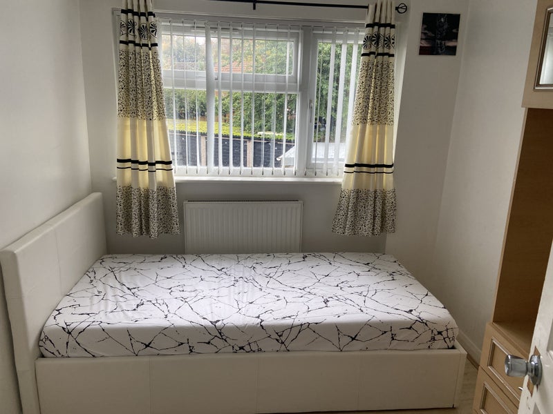 '1 Single bedroom for rent/female' Room to Rent from SpareRoom