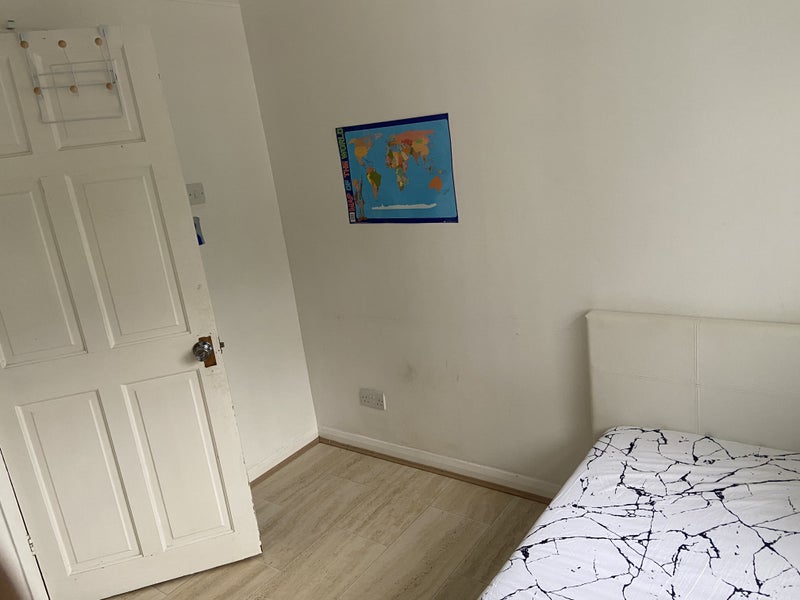 '1 Single bedroom for rent/female' Room to Rent from SpareRoom