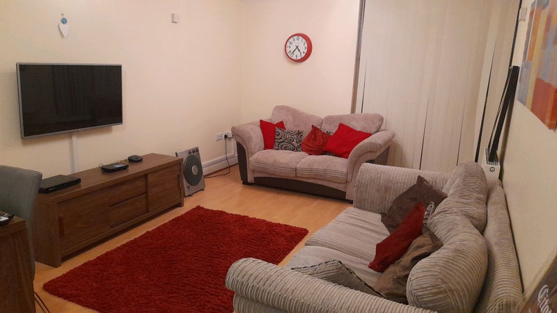 '1 room available in a two bed Flat ' Room to Rent from SpareRoom