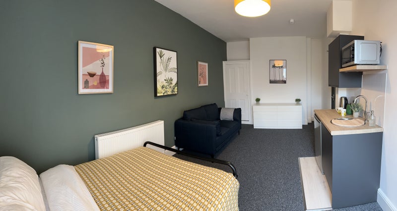 'Studio Room. Luxury Newly Renovated Ensuite Room.' Room to Rent from ...