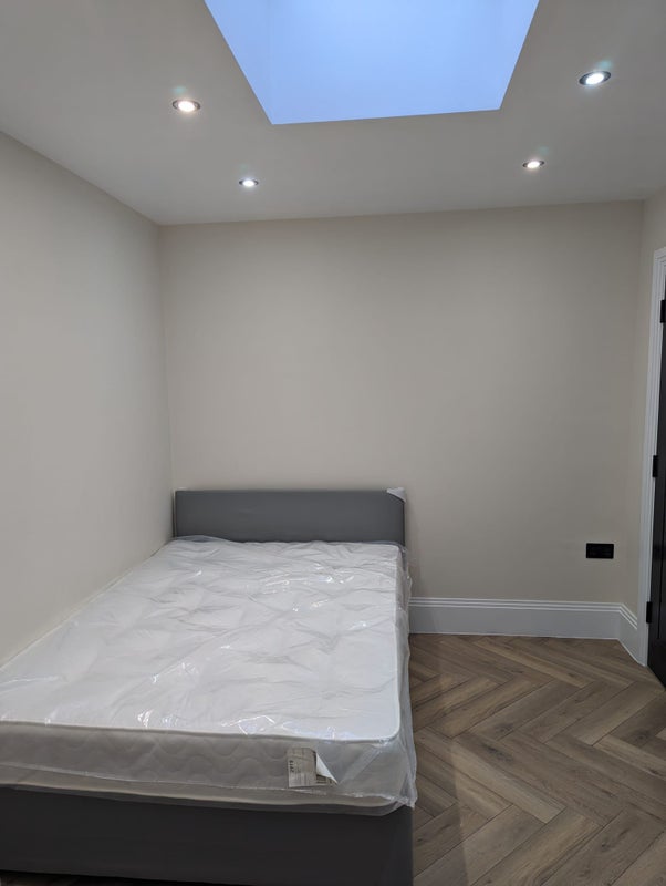 ' Luxurious Double Room with Ensuite and Parking! ' Room to Rent from ...