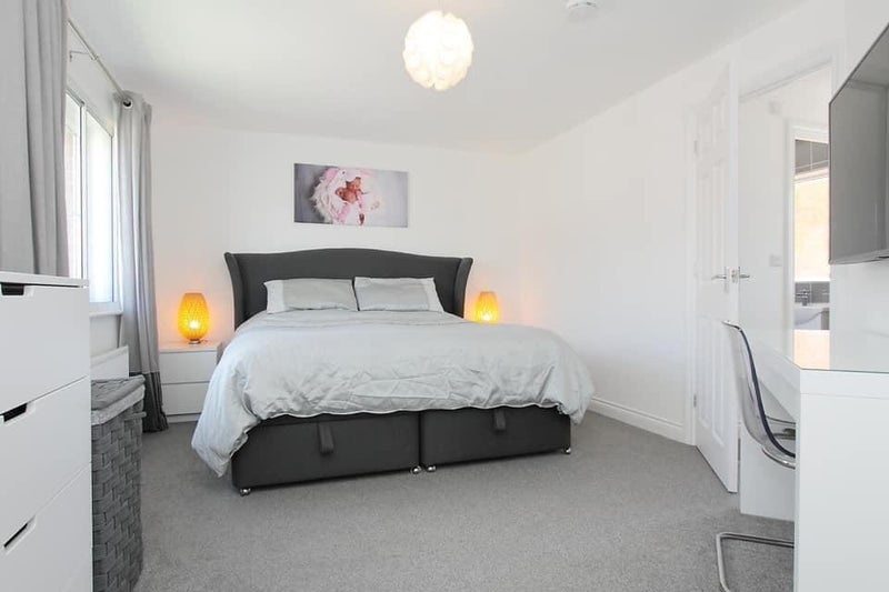 'Beautiful Large En-suite double room' Room to Rent from SpareRoom